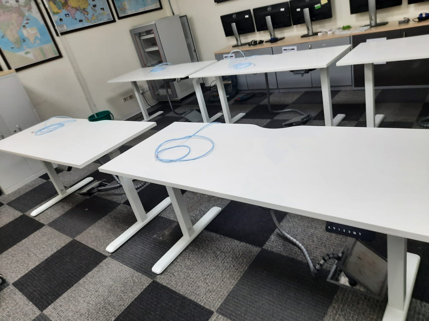 Five Must-Have Features in Height Adjustable Tables | Purpleark